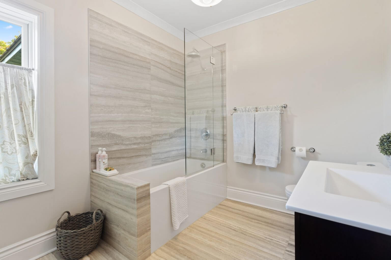 Soaking Tubs: Your Guide to Types, Sizes, and Costs | Modernize