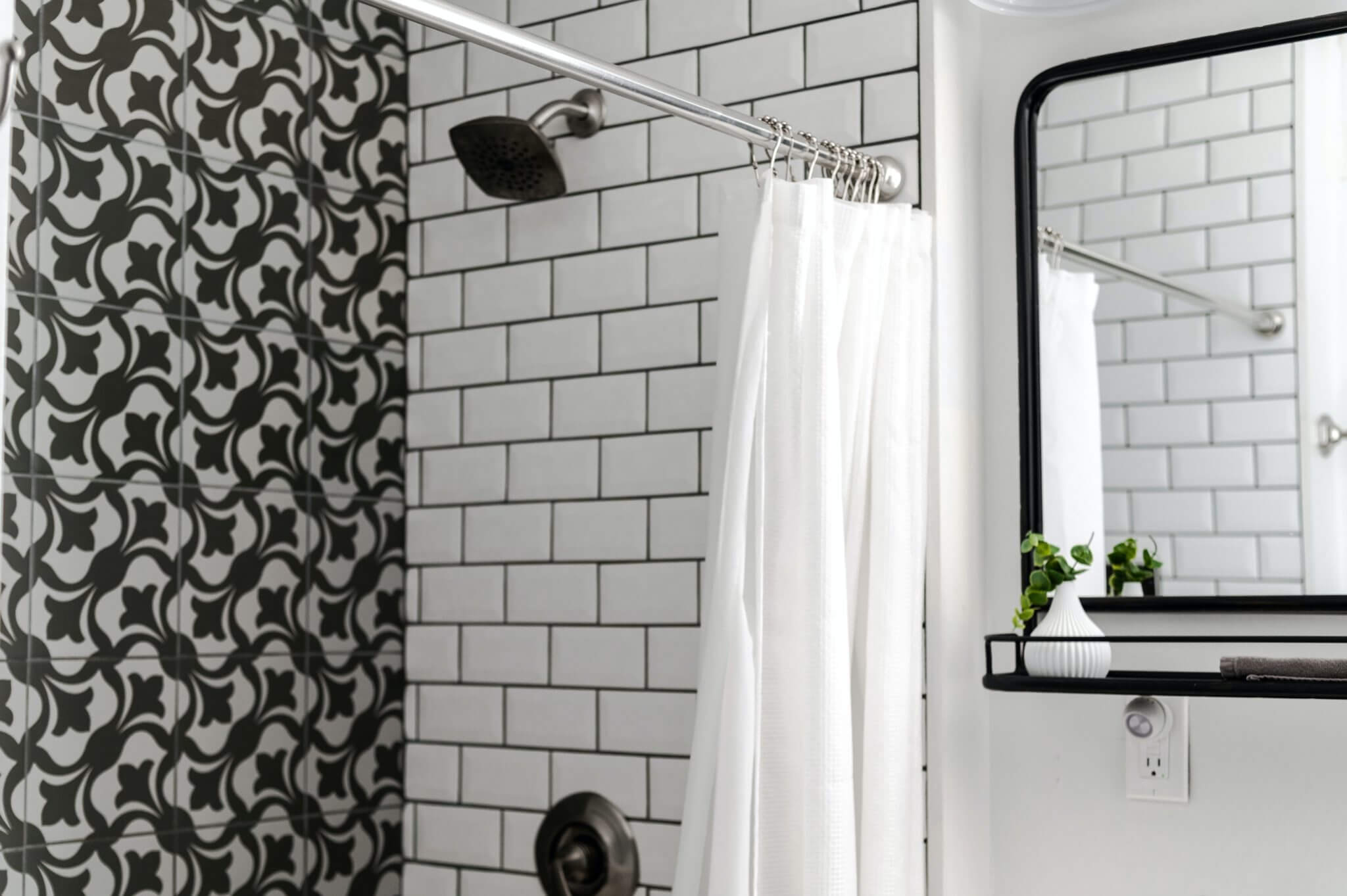 Tile Ideas for Small Bathrooms | Modernize