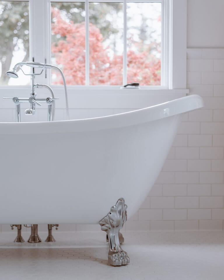 Best Types of Small Bathtubs | Modernize