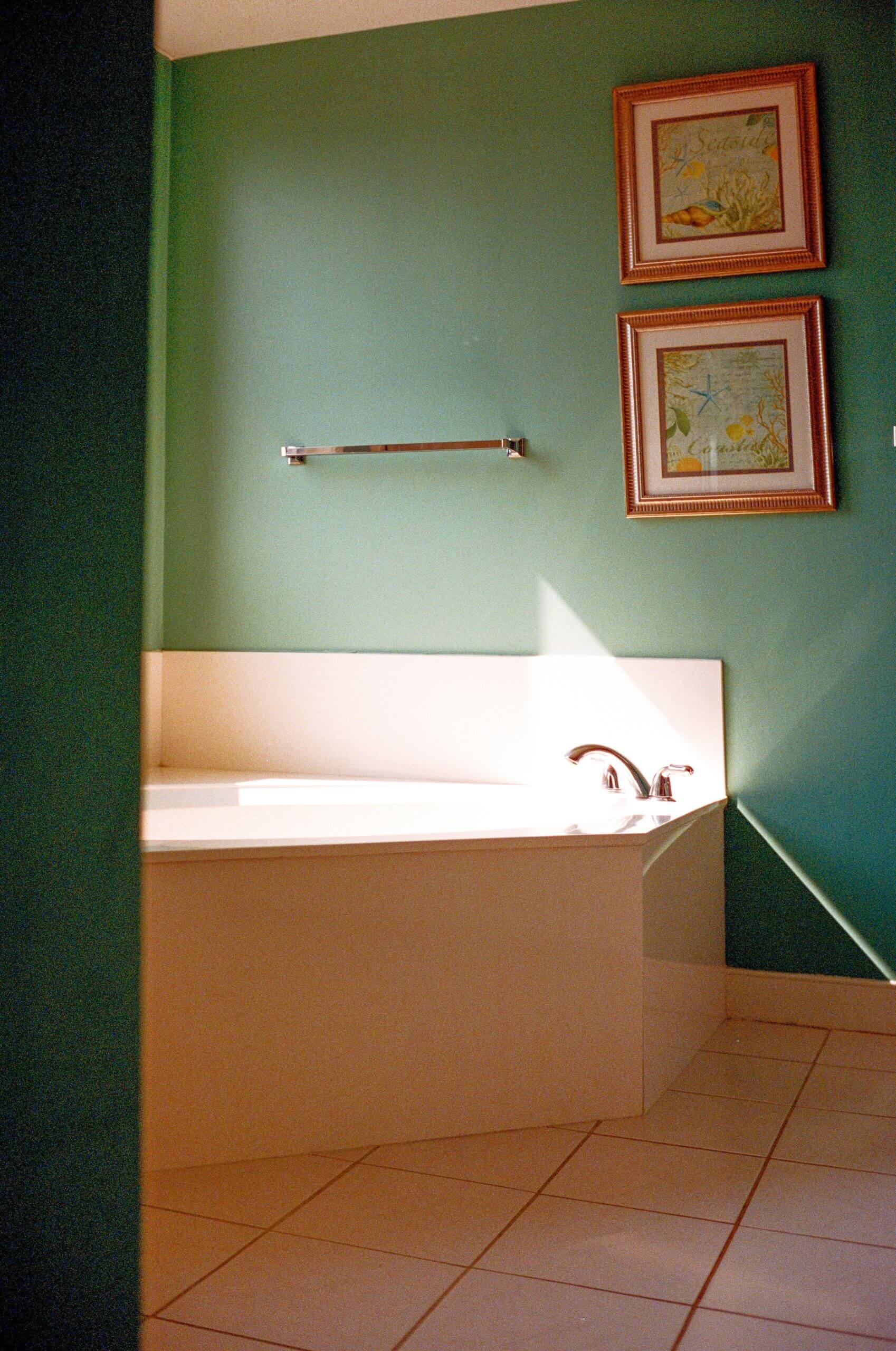 Corner Tub Guide: Types, Cost, and Sizes | Modernize