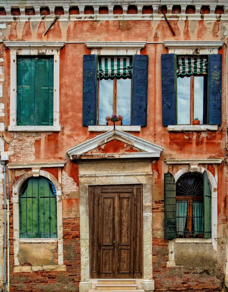 Common Foundation Issues: Causes, Signs & How to Fix Them