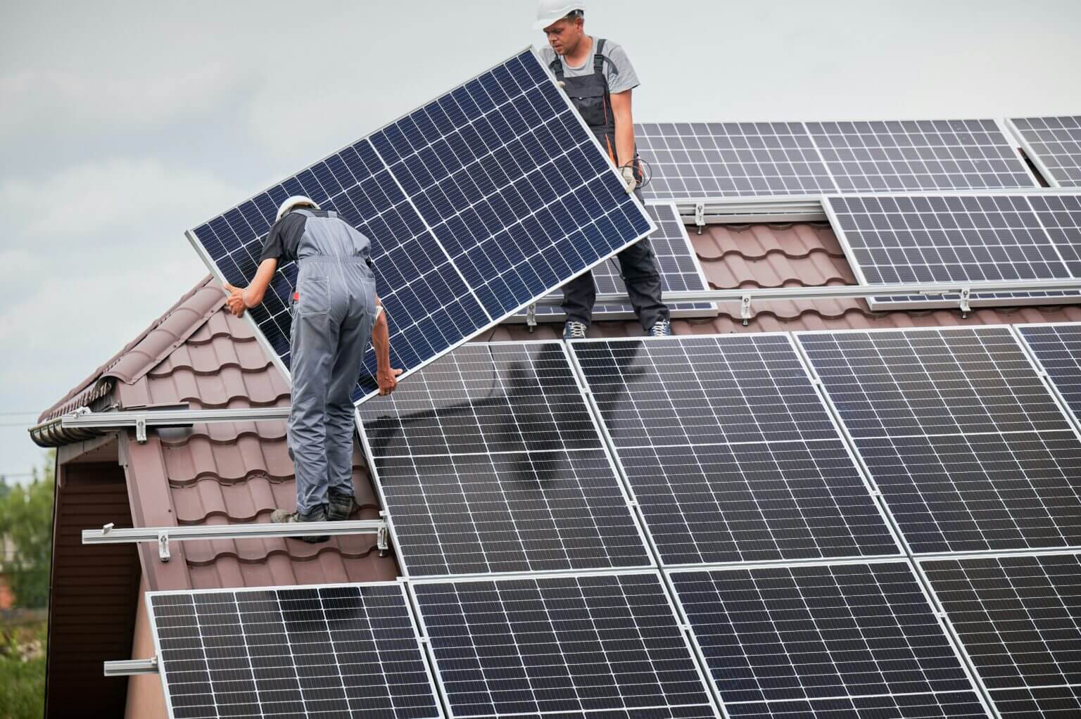 How Do Solar Panels Work on a House? A 5 Step Guide to Solar Energy