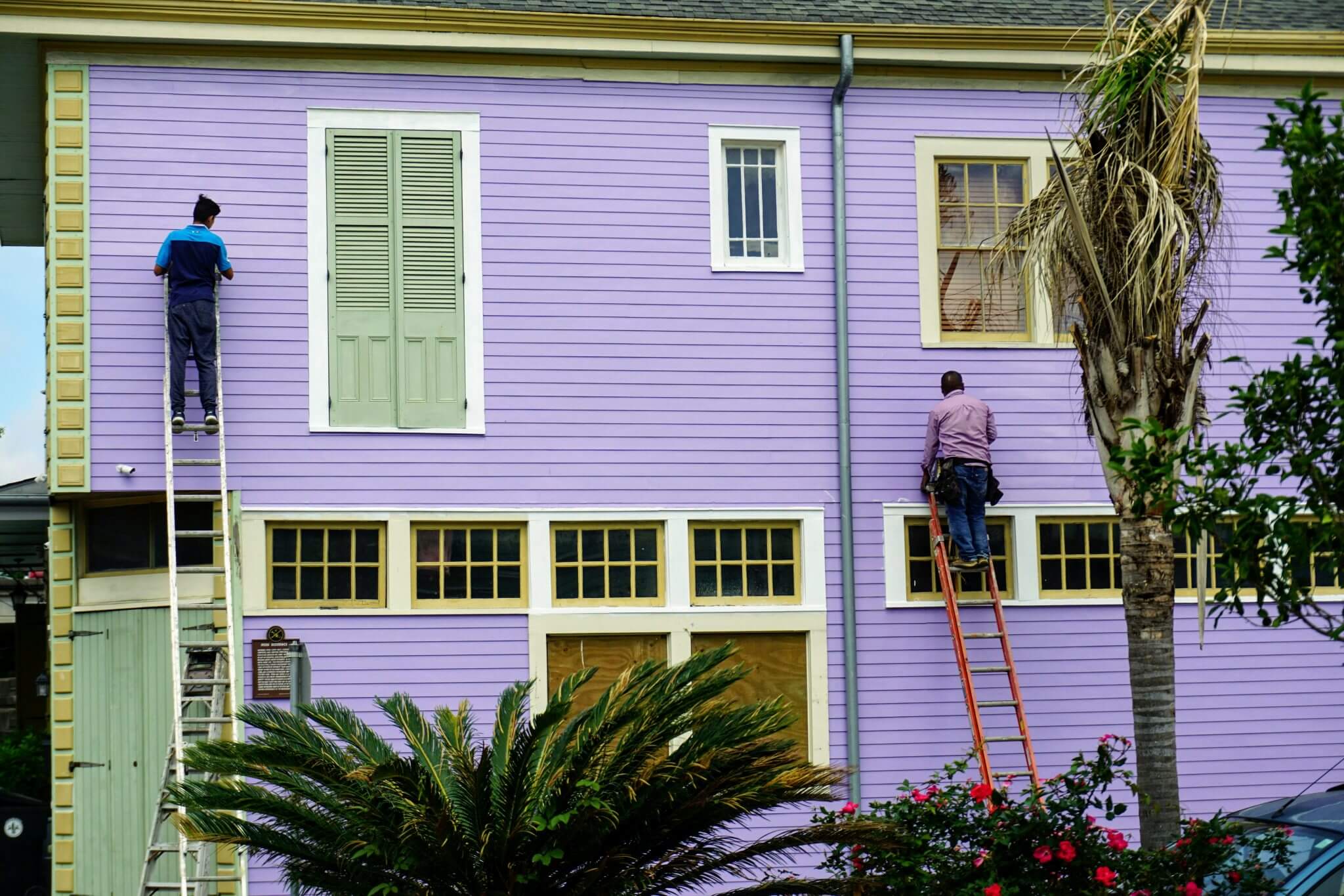 Your Guide to Siding Colors by Brand and Material + How to Choose