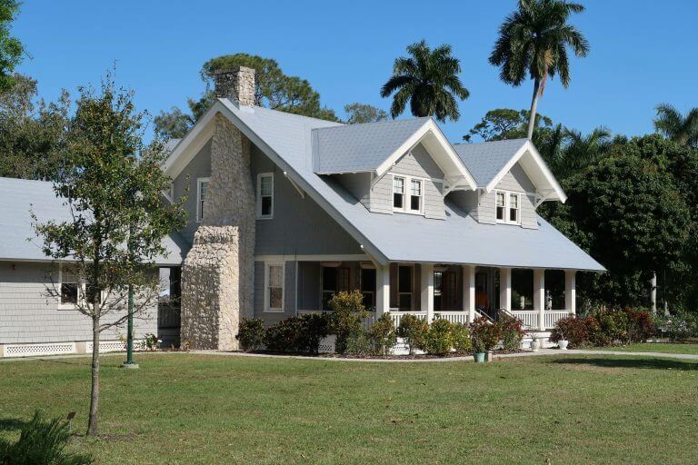 Your Guide to Siding Colors by Brand and Material + How to Choose